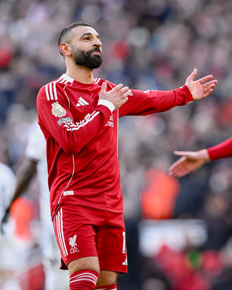 "He should be starting" - Liverpool fans send message to Arne Slot ...